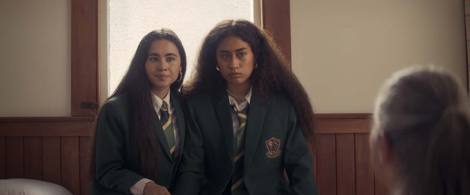 n00b : Photo Shervonne Grierson, Felicia To'a - 4 sur 9 - AlloCiné