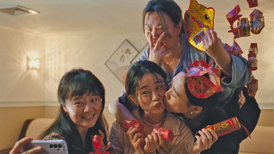 Trailer du film Blue Sun Palace - Blue Sun Palace Bande-annonce VO STFR ...