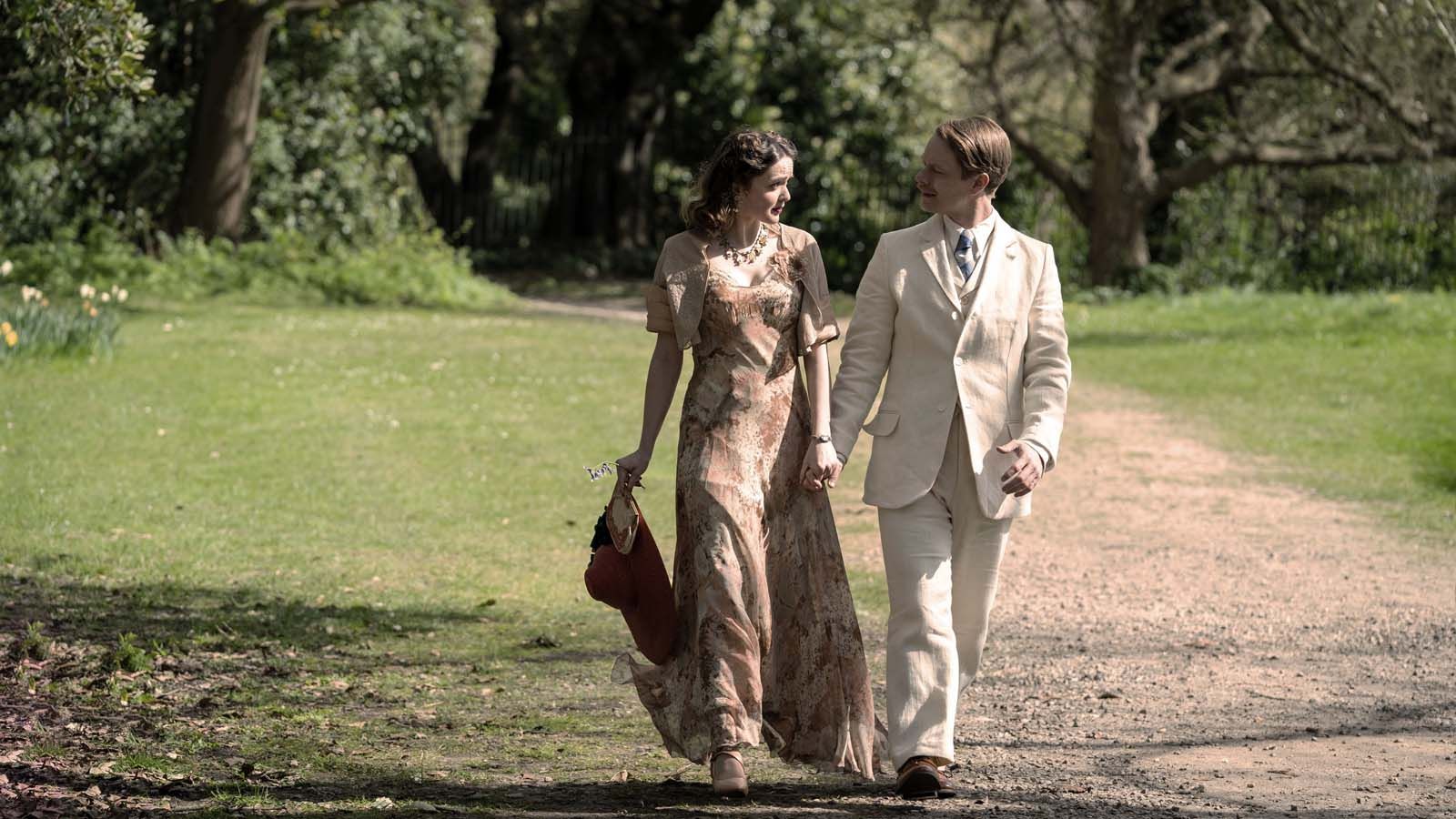 Rogue Heroes : Rogue Heroes : Photo Alfie Allen, Isobel Laidler - 17 ...