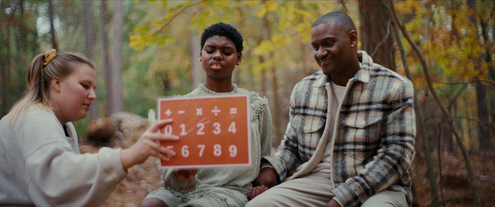 Photo de La Voix de Makayla : Lettres au monde - Photo 1 sur 18 - AlloCiné