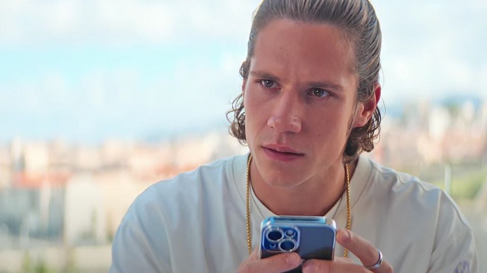 Young Millionaires - saison 1 Bande-annonce VF - Trailer Young Millionaires S01 - AlloCiné