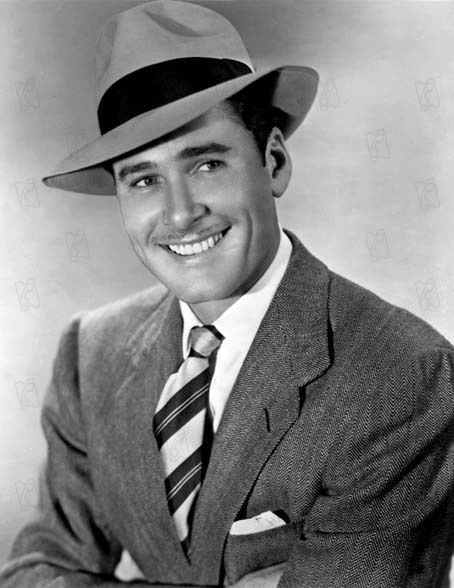 Photo de Errol Flynn - Photo Errol Flynn - Photo 1 sur 65 - AlloCiné