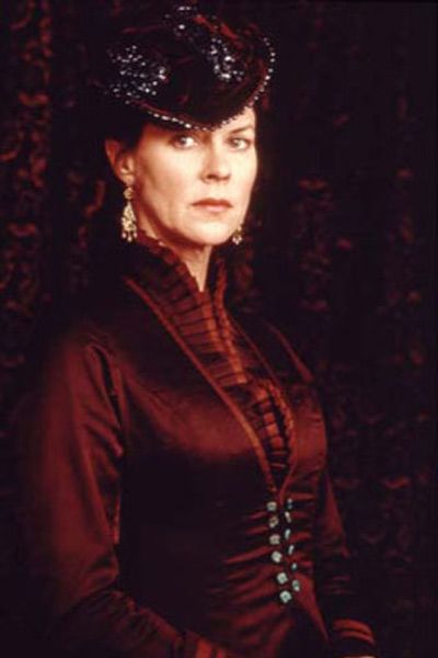 Photo de JoBeth Williams - Wyatt Earp : Photo Lawrence Kasdan, JoBeth ...