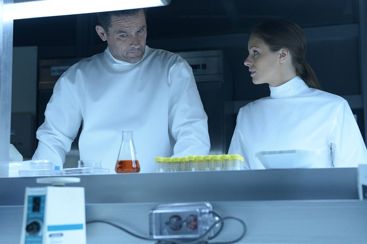 Helix : Helix : Photo Billy Campbell, Jordan Hayes - 84 sur 151 - AlloCiné