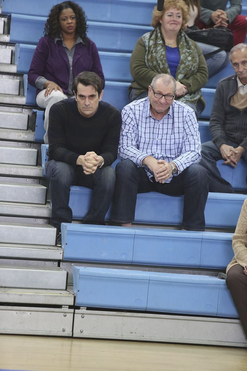 Modern Family : Modern Family : Photo Ed O'Neill, Ty Burrell - 672 sur ...