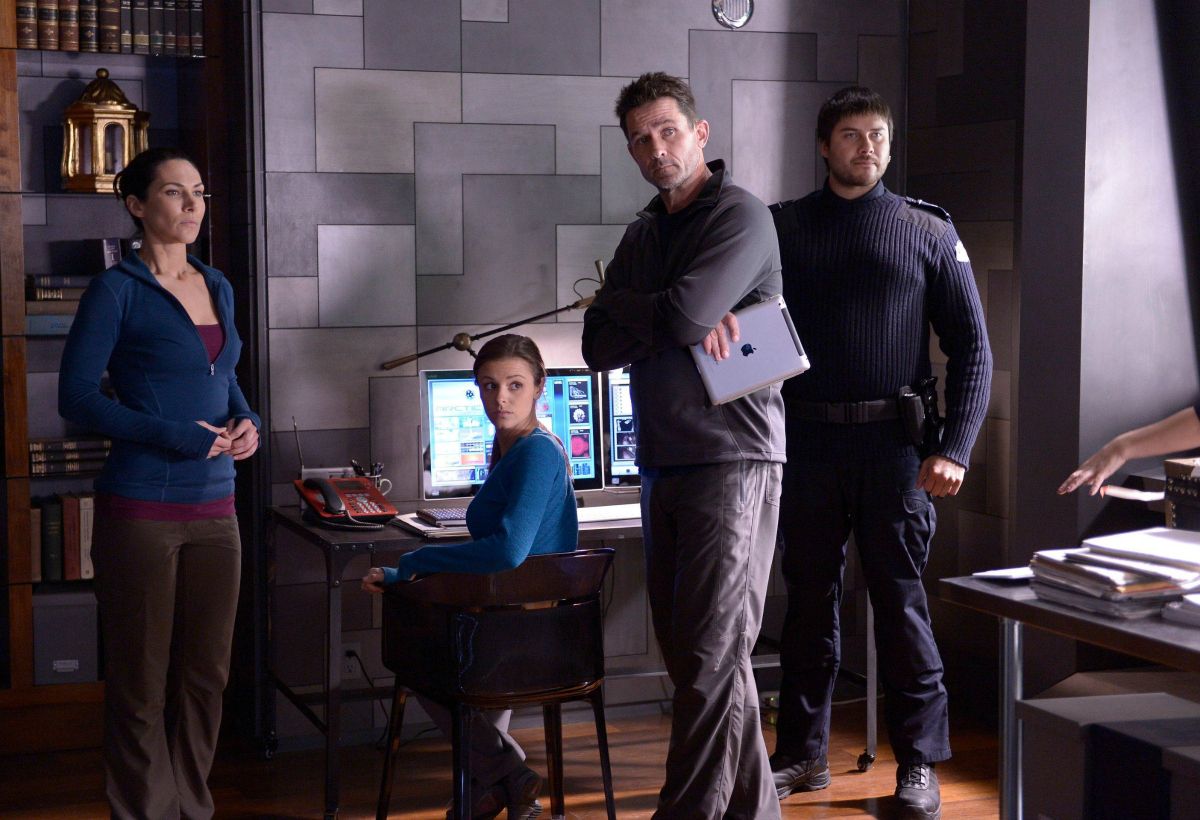 Helix : Helix : Photo Billy Campbell, Jordan Hayes, Meegwun Fairbrother ...