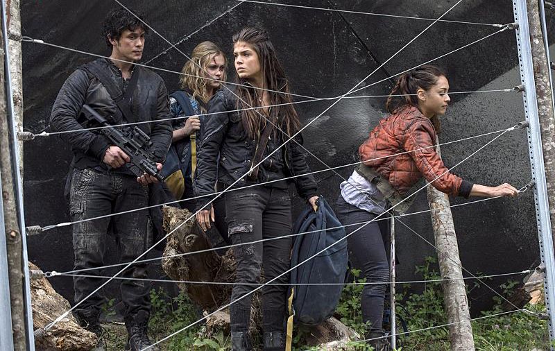 Les 100 : Les 100 : Photo Marie Avgeropoulos, Bob Morley, Eliza Taylor ...