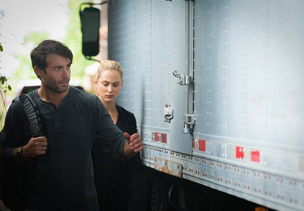 Zoo : Zoo : Photo Nora Arnezeder, James Wolk - 179 sur 236 - AlloCiné