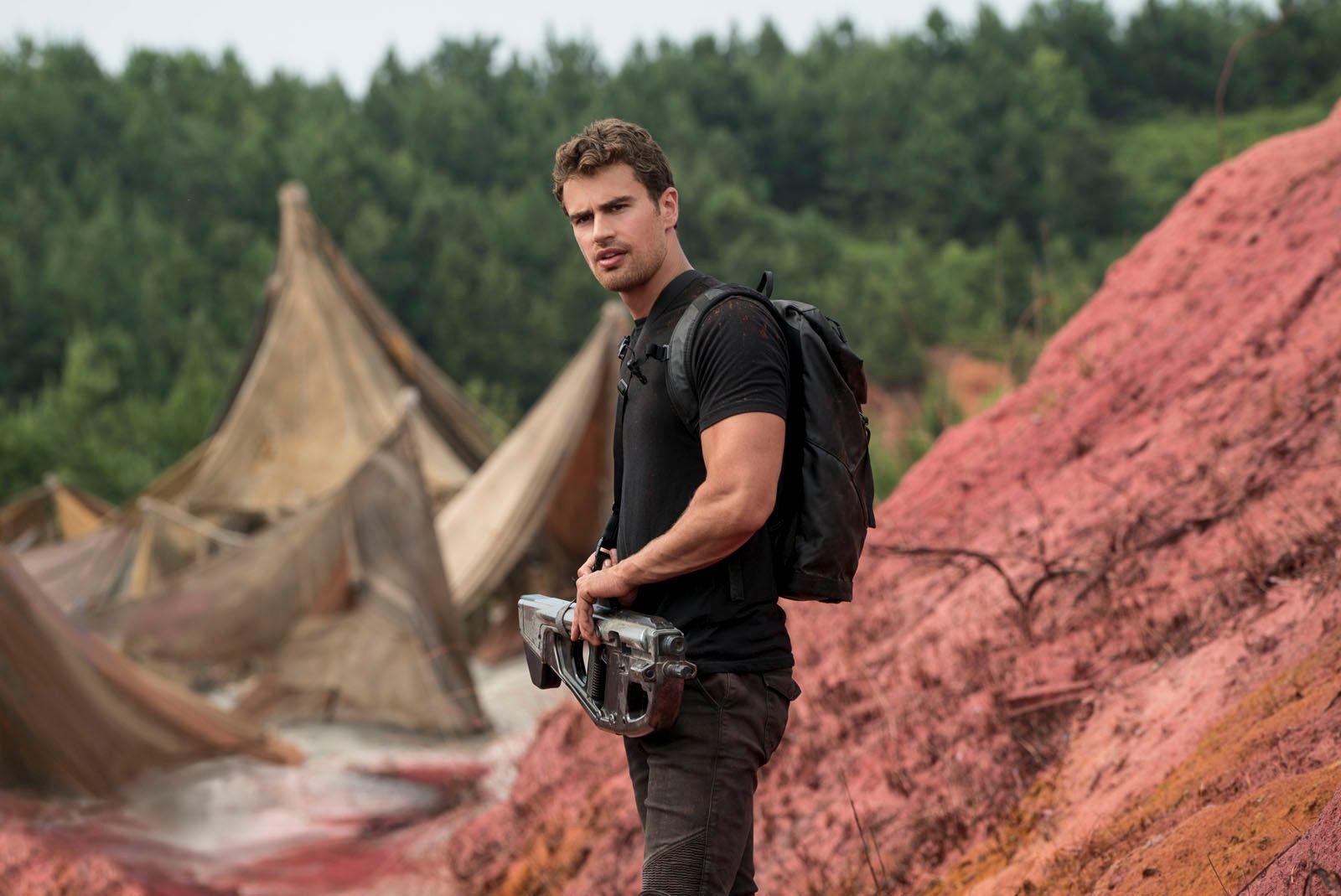 Photo de Theo James - Divergente 3 : au-delà du mur : Photo Theo James ...