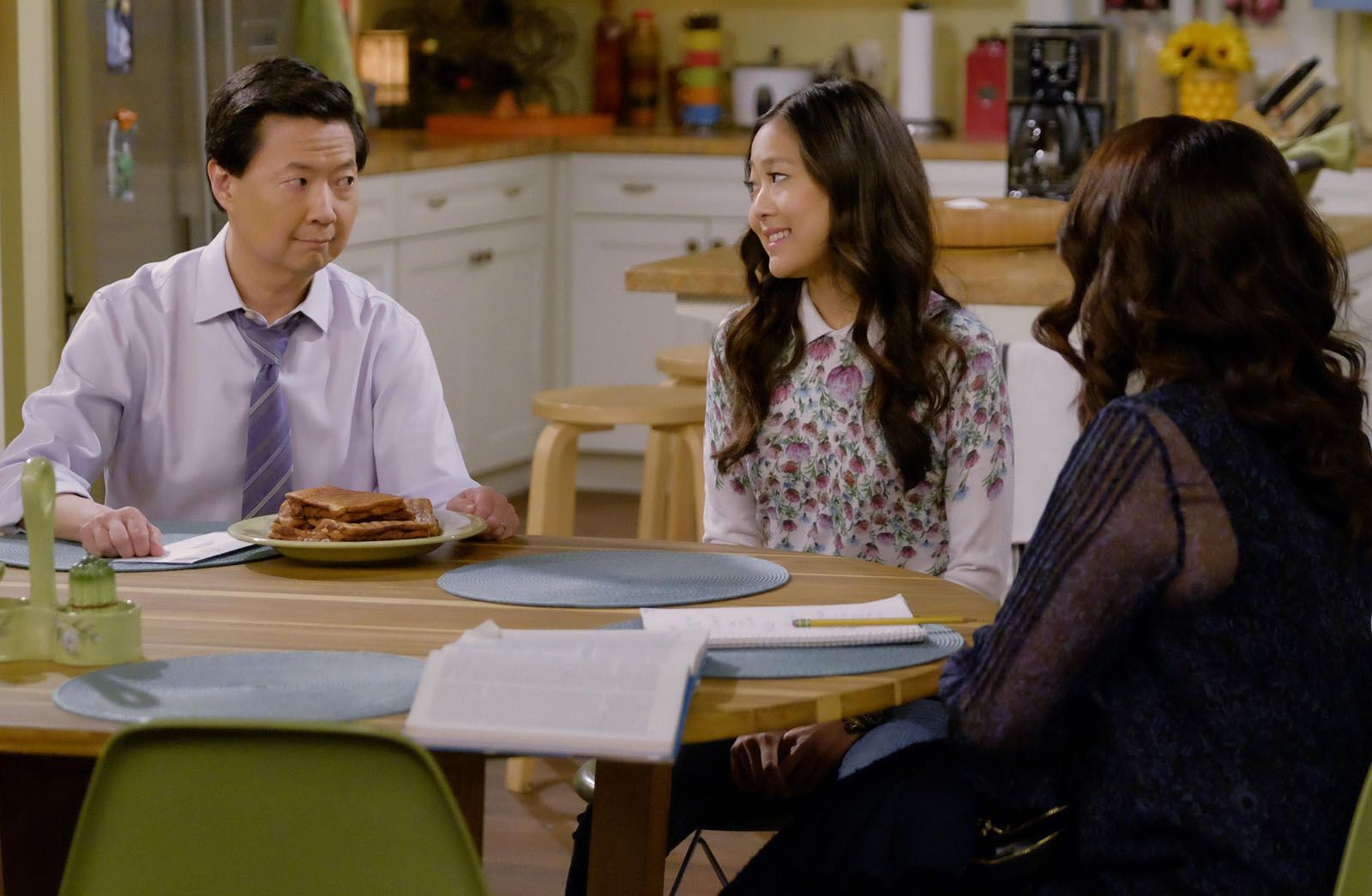 Photo de Krista Marie Yu - Dr. Ken : Photo Krista Marie Yu, Ken Jeong ...