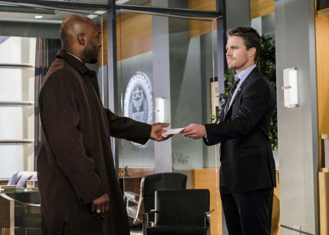Arrow : Arrow : Photo Stephen Amell, Adrian Holmes - 451 sur 1200 ...