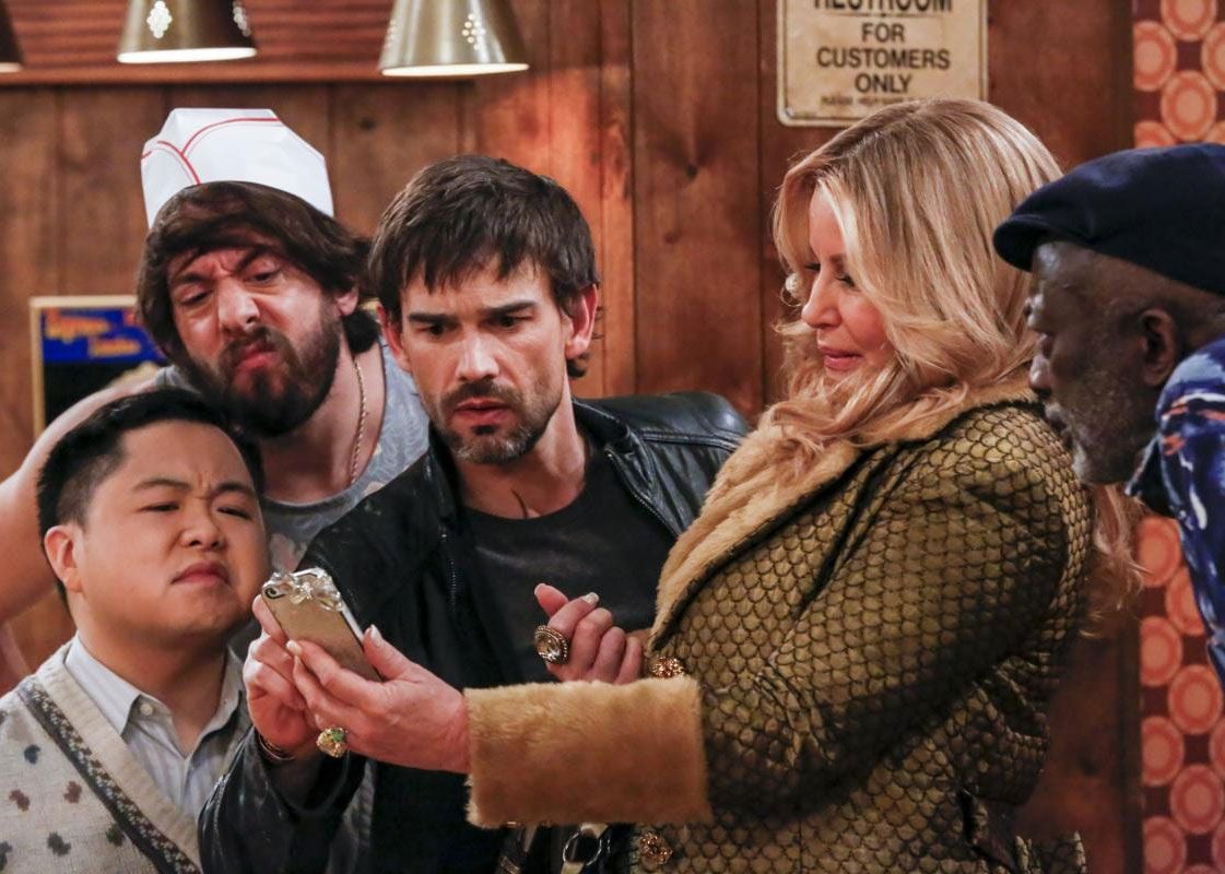 Photo de Jennifer Coolidge - 2 Broke Girls : Photo Garrett Morris ...