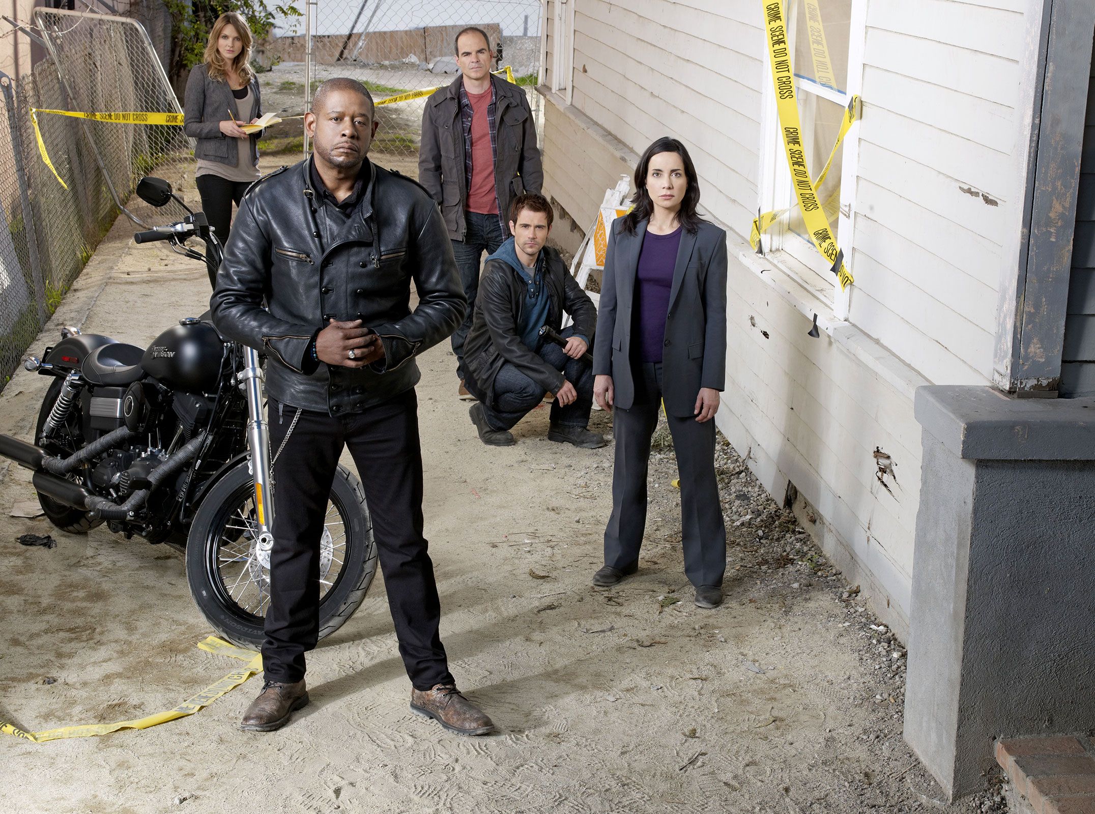 Criminal Minds: Suspect Behavior : Photo Matt Ryan, Janeane Garofalo ...