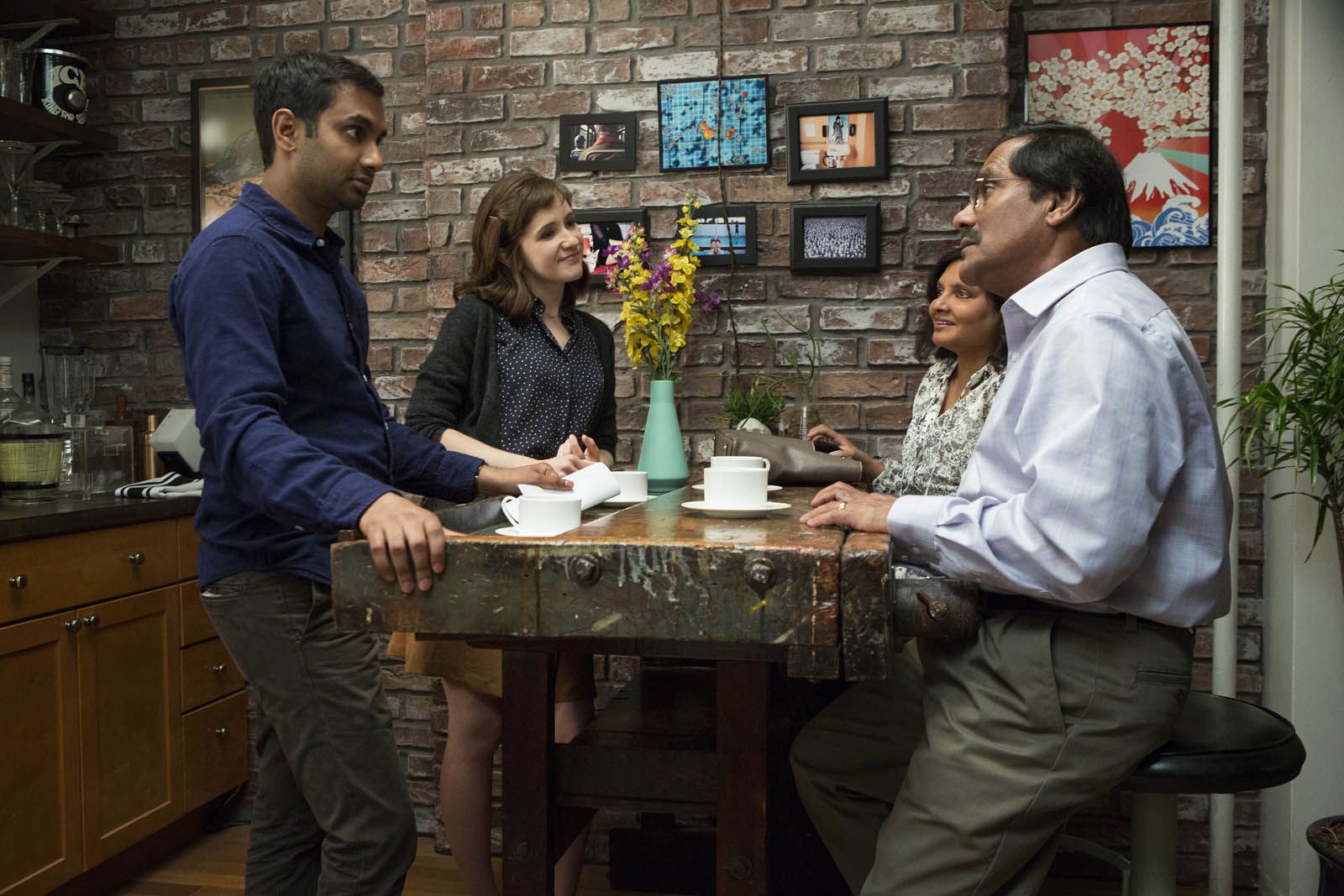 Master of None : Photo Aziz Ansari, Fatima Ansari, Noël Wells, Shoukath ...
