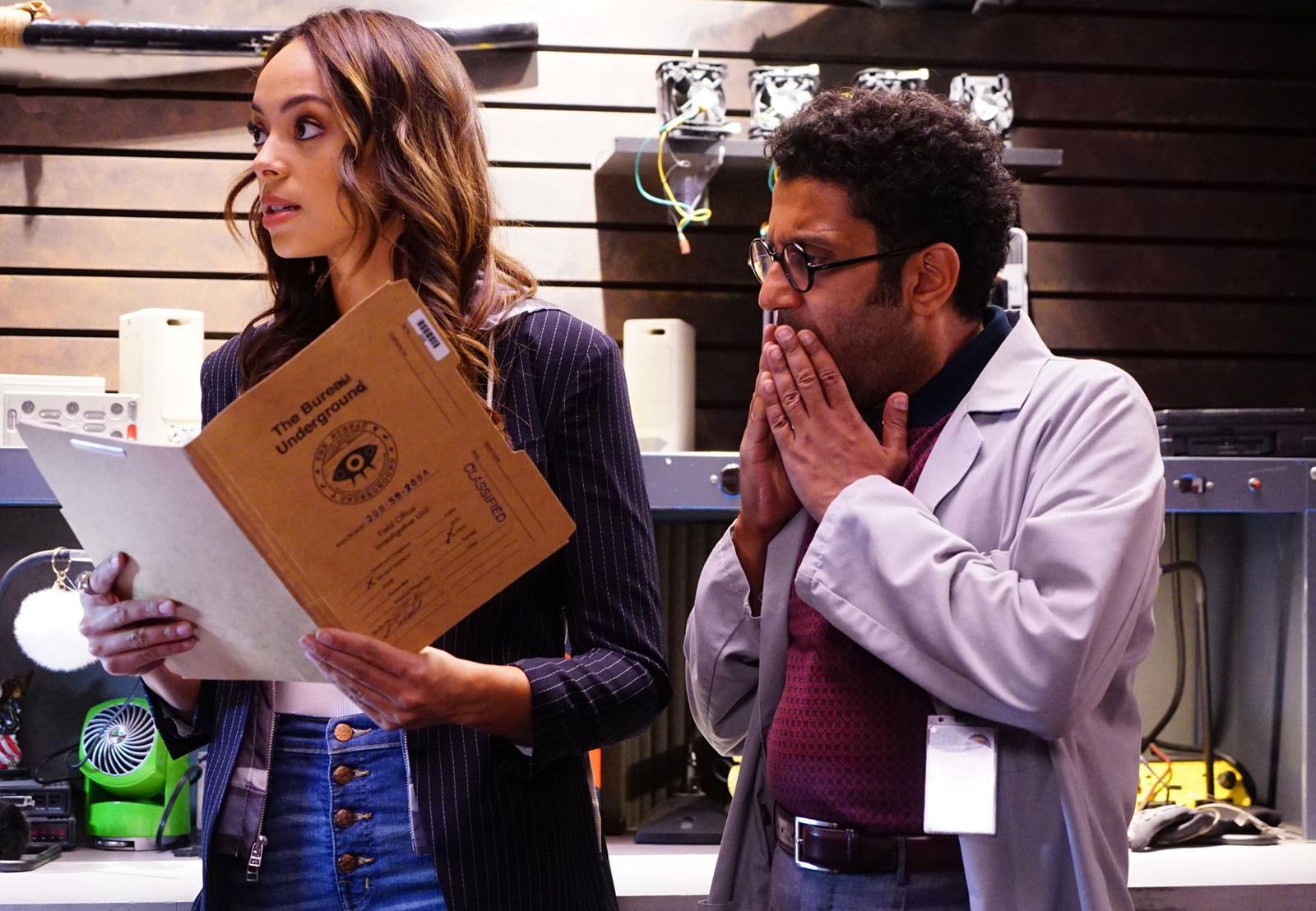 Ghosted : Ghosted : Photo Amber Stevens West, Adeel Akhtar - 3 sur 69 ...