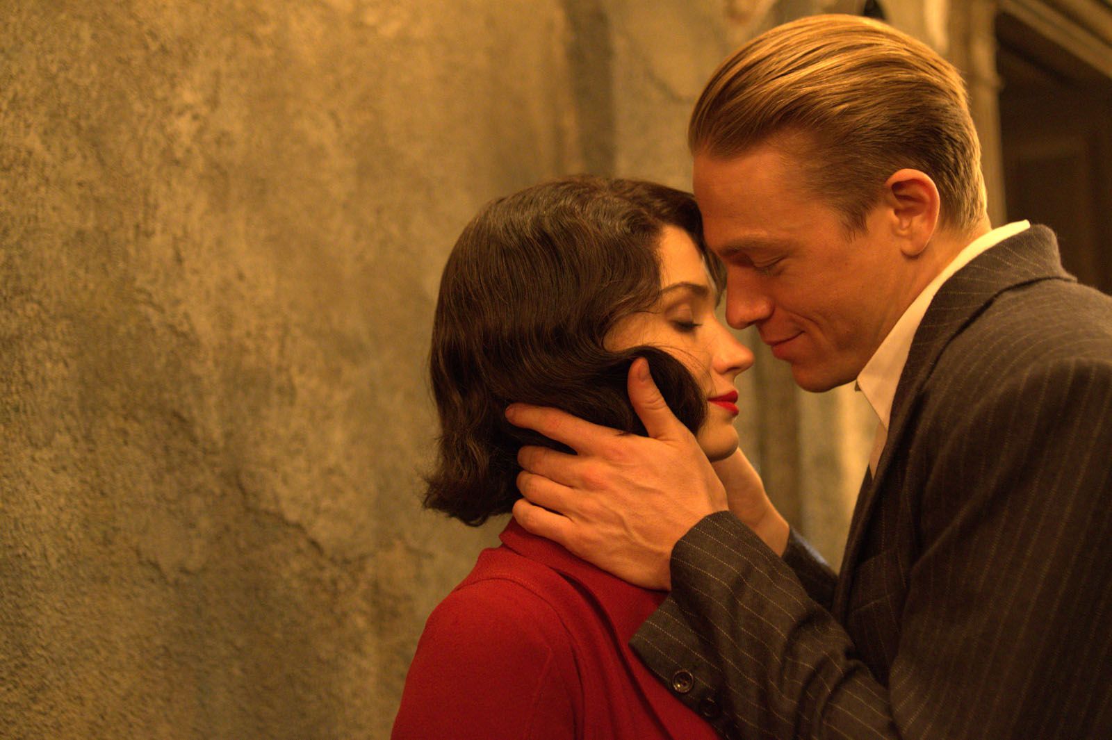 Photo de Eve Hewson - Papillon : Photo Eve Hewson, Charlie Hunnam ...