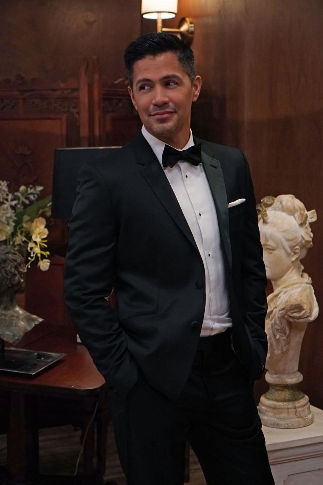 Photo de Jay Hernandez - Magnum (2018) : Photo Jay Hernandez - Photo ...