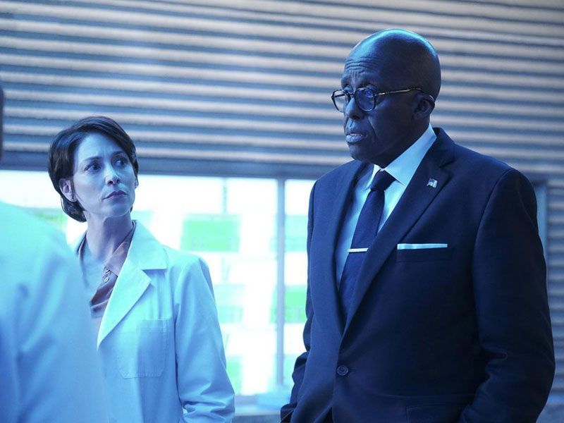 Photo de Bill Duke - Black Lightning : Photo Jennifer Riker, Bill Duke ...