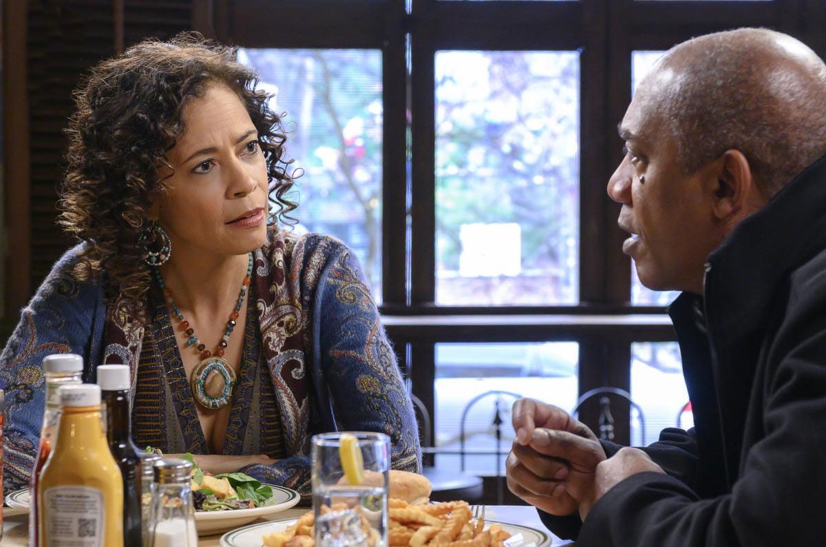 Photo de Erica Gimpel - God Friended Me : Photo Joe Morton, Erica ...