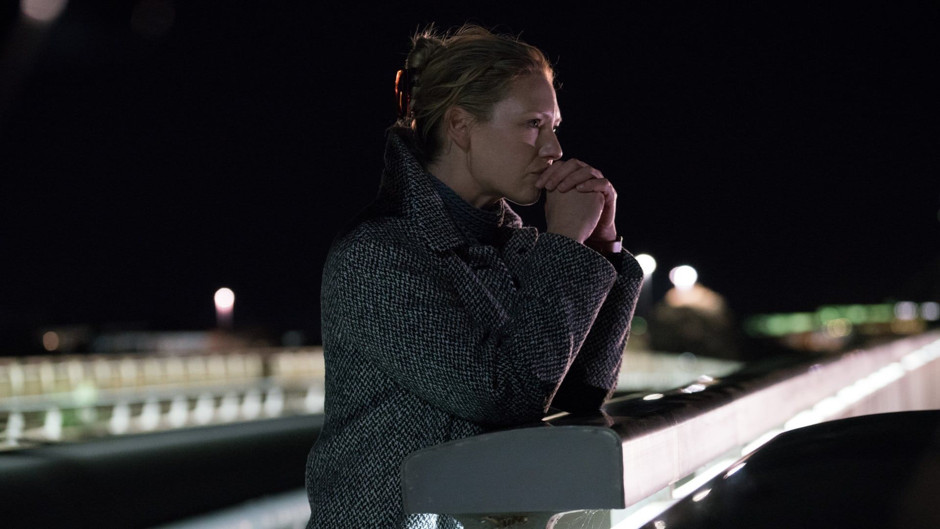 Poster Secret City saison 1 - Affiche 11 sur 15 - AlloCiné