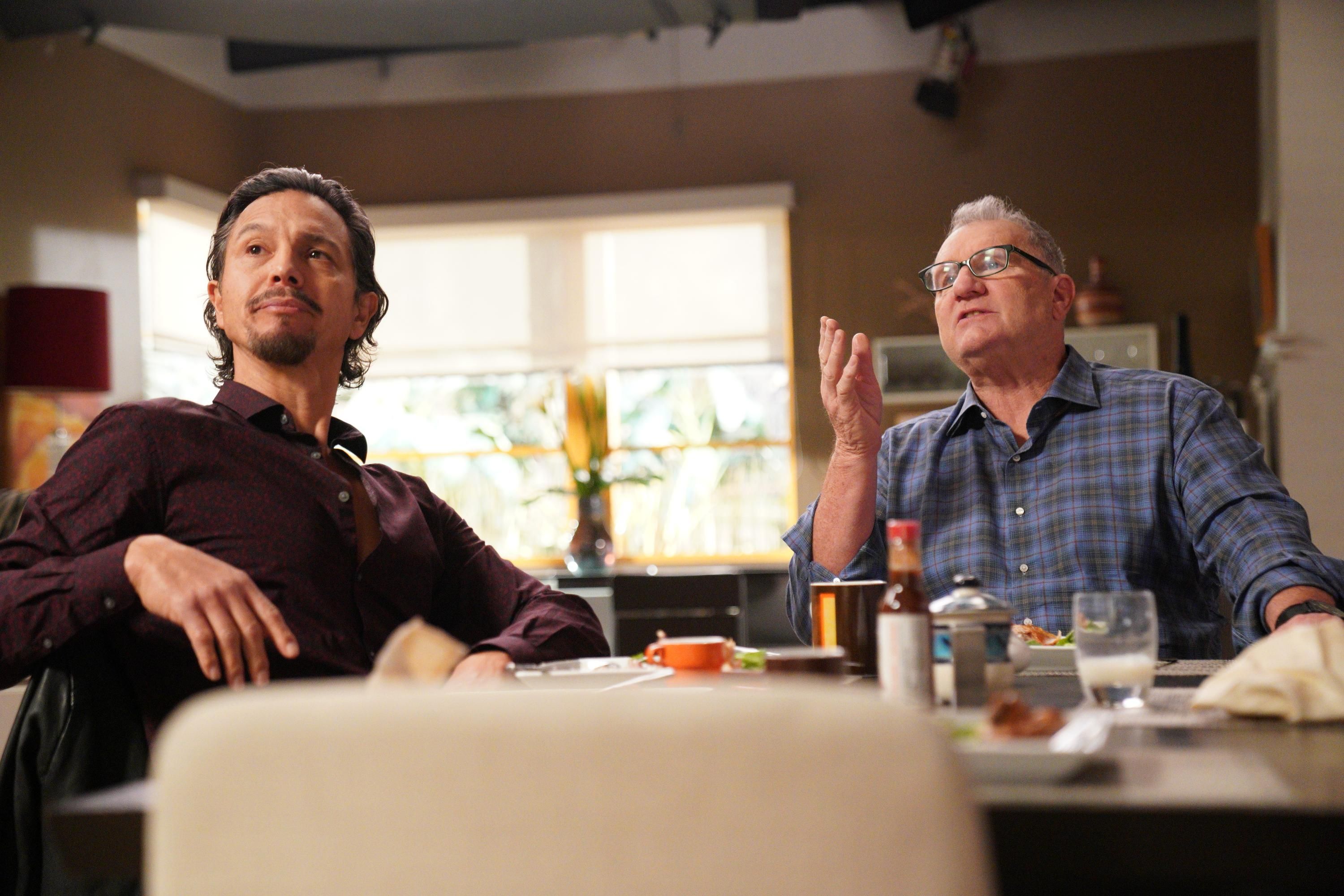 Modern Family : Modern Family : Photo Benjamin Bratt, Ed O'Neill - 39 ...