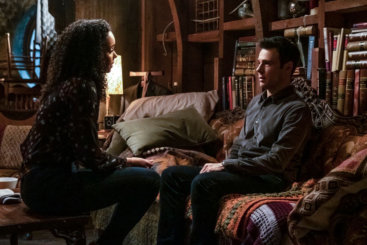 Charmed (2018) : Charmed (2018) : Photo Madeleine Mantock, Rupert Evans ...