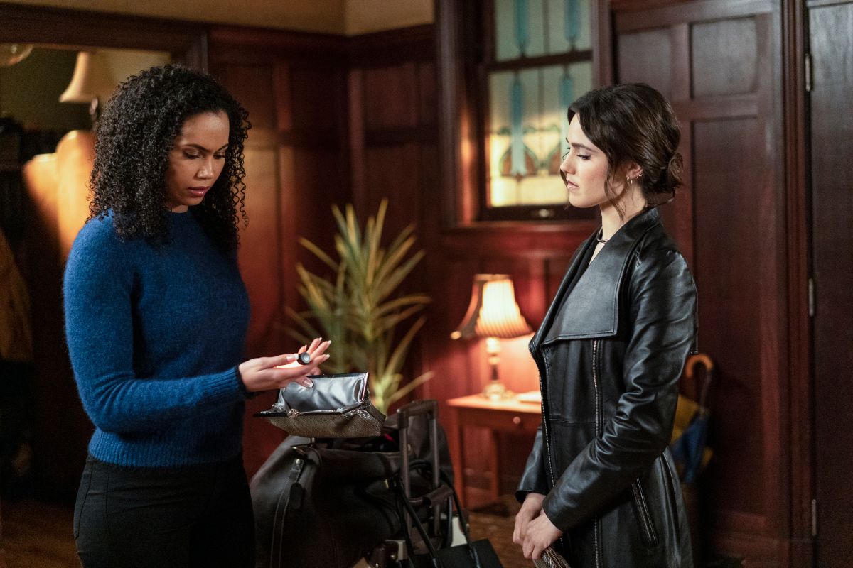 Photo de Poppy Drayton - Charmed (2018) : Photo Madeleine Mantock ...