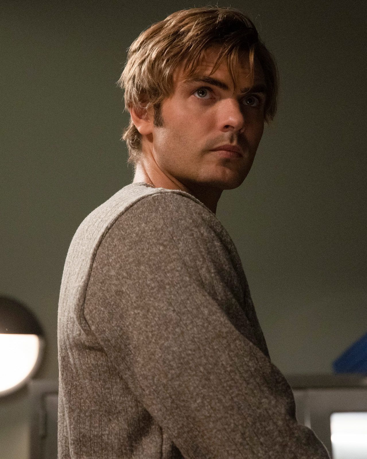 Photo de Alex Roe - Siren : Photo Alex Roe - Photo 6 sur 65 - AlloCiné