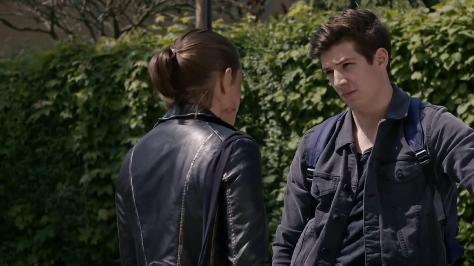 Poster Signs saison 1 - Affiche 5 sur 9 - AlloCiné