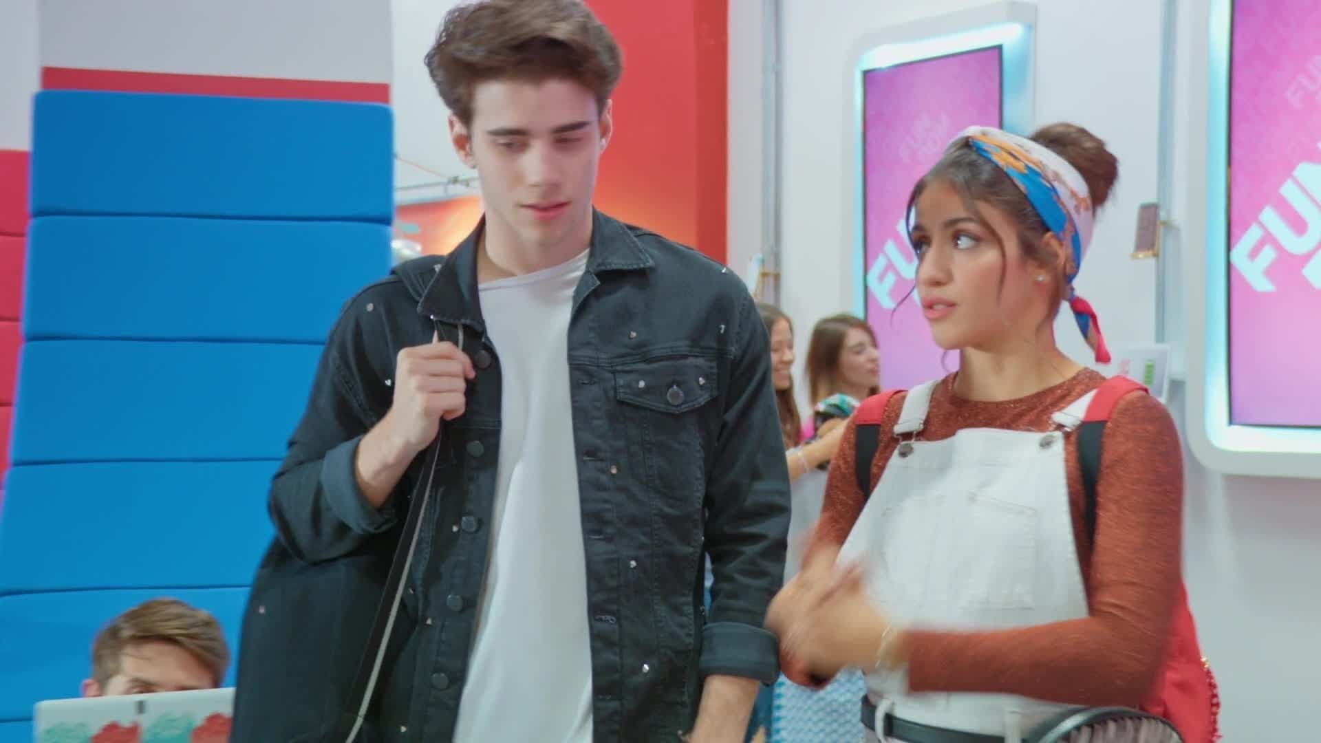 Poster saison 2 - Affiche 37 sur 130 - AlloCiné