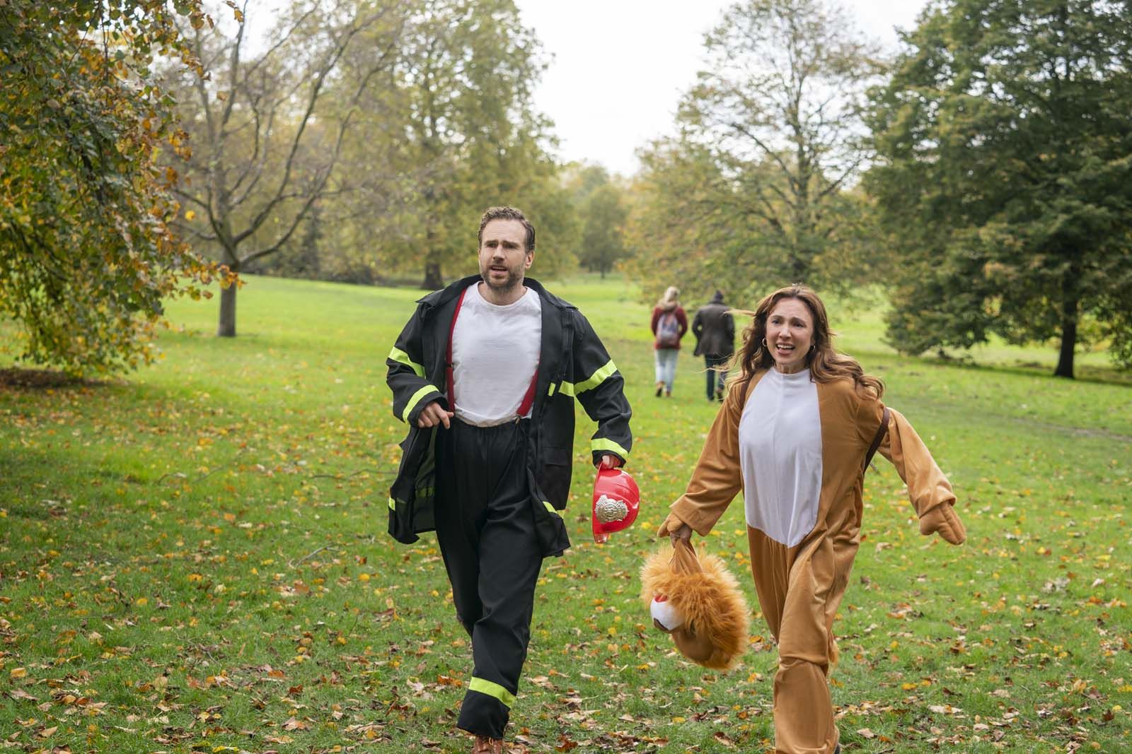 Trying : Photo Rafe Spall, Esther Smith - 30 sur 50 - AlloCiné