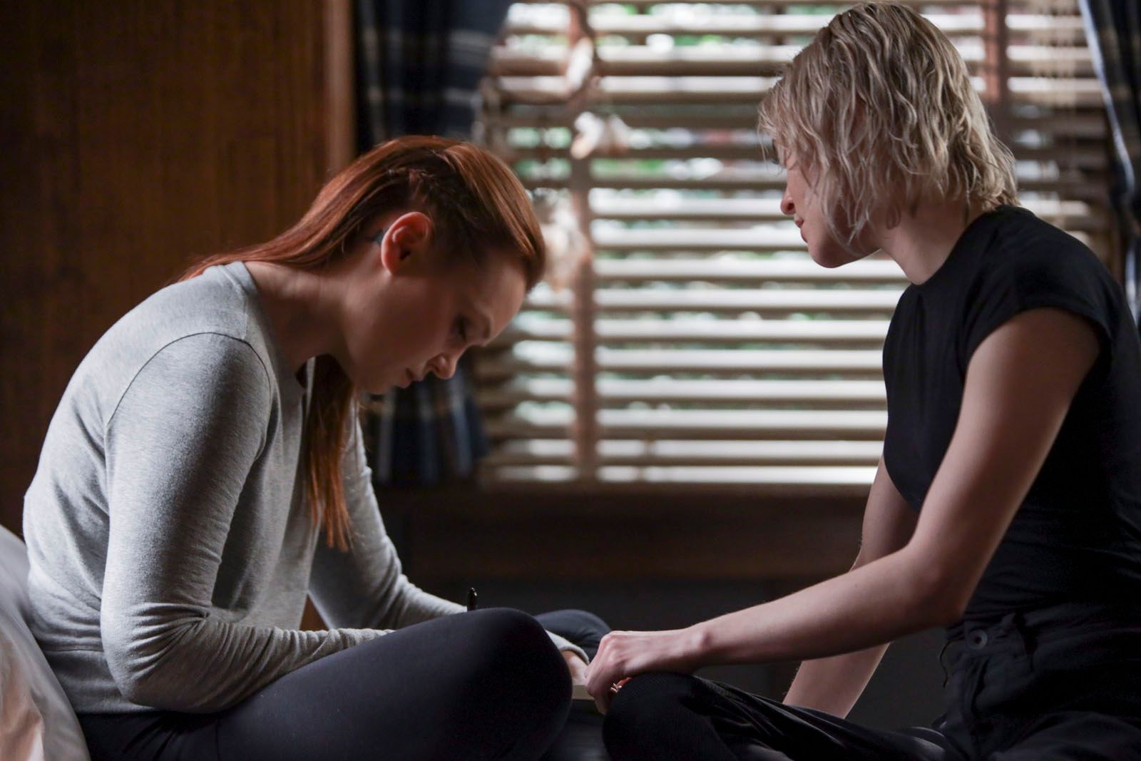 Photo de Jessica Sutton - Motherland: Fort Salem : Photo Taylor Hickson ...