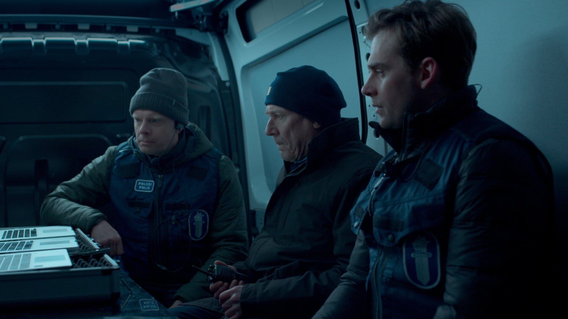 Poster Deadwind saison 2 - Affiche 14 sur 42 - AlloCiné