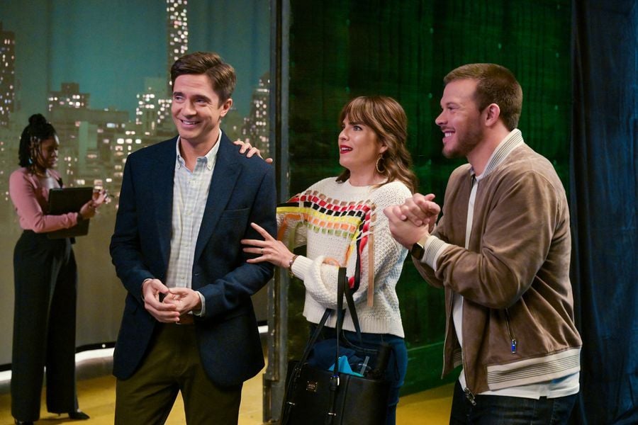 Photo de Topher Grace - Home Economics : Photo Karla Souza, Topher ...