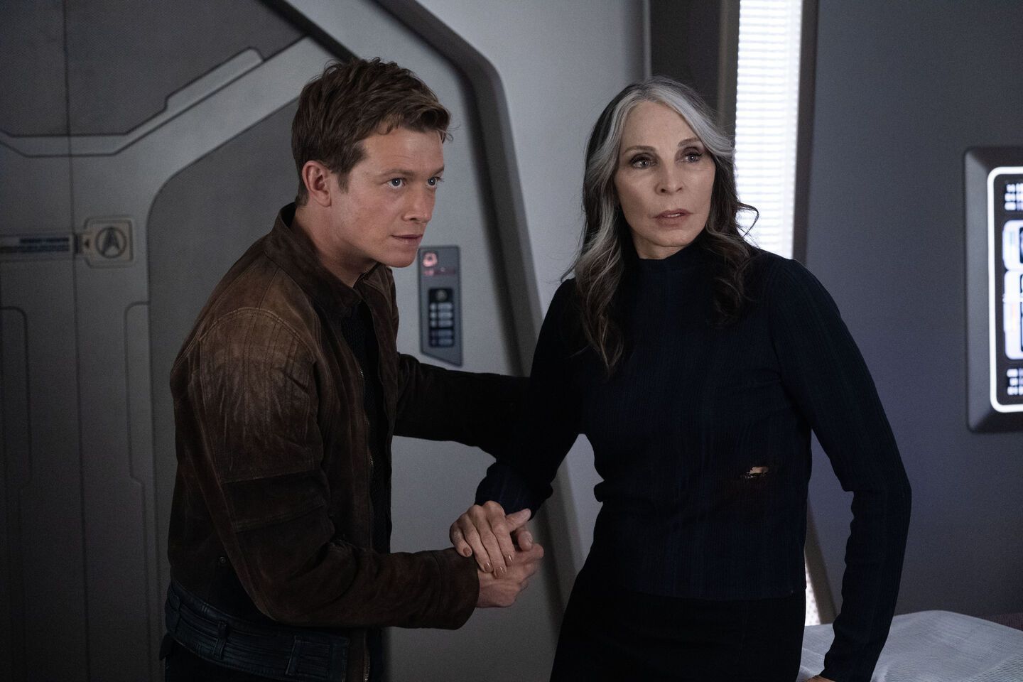 Photo de Ed Speleers - Star Trek: Picard : Photo Gates McFadden, Ed ...