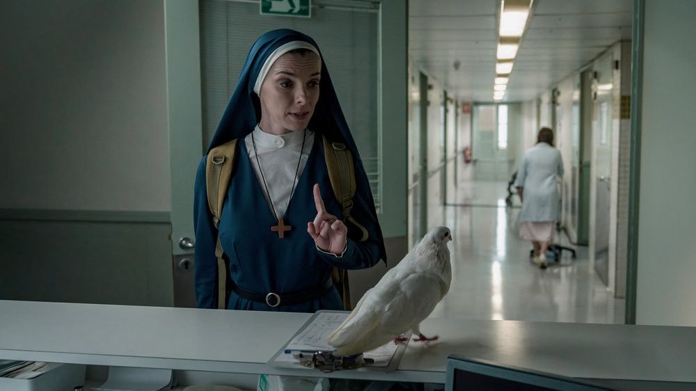 Mme Davis : Mme Davis : Photo Betty Gilpin - 6 sur 10 - AlloCiné