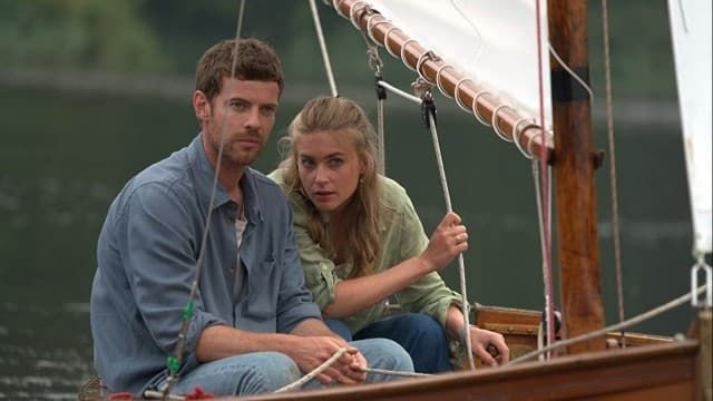 Poster La mort à nu saison 1 - Affiche 13 sur 15 - AlloCiné