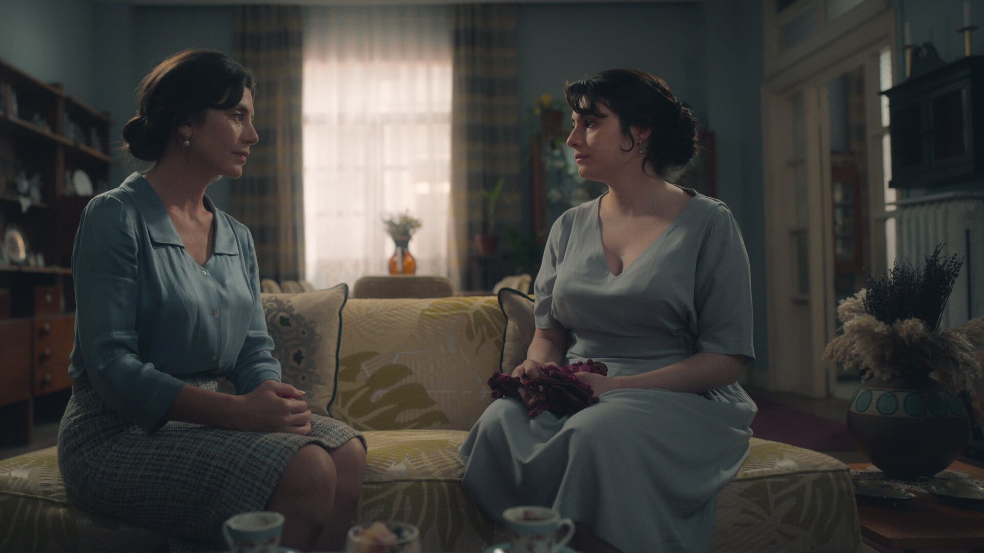 Poster saison 2 - Affiche 2 sur 45 - AlloCiné