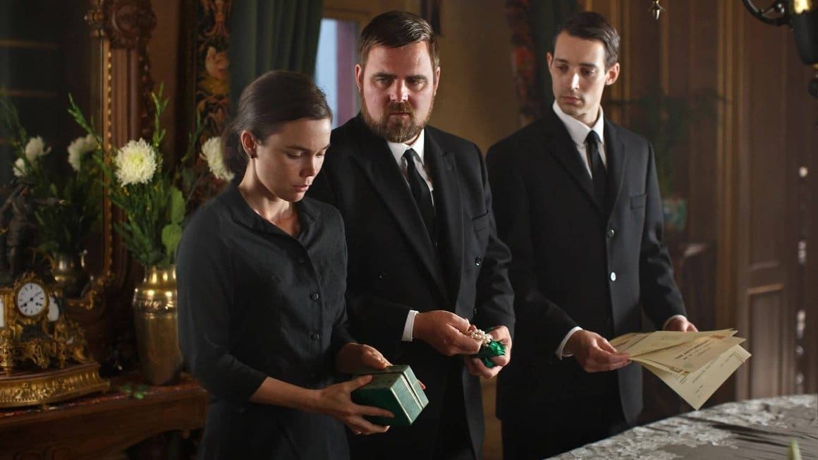 Poster saison 2 - Affiche 5 sur 25 - AlloCiné