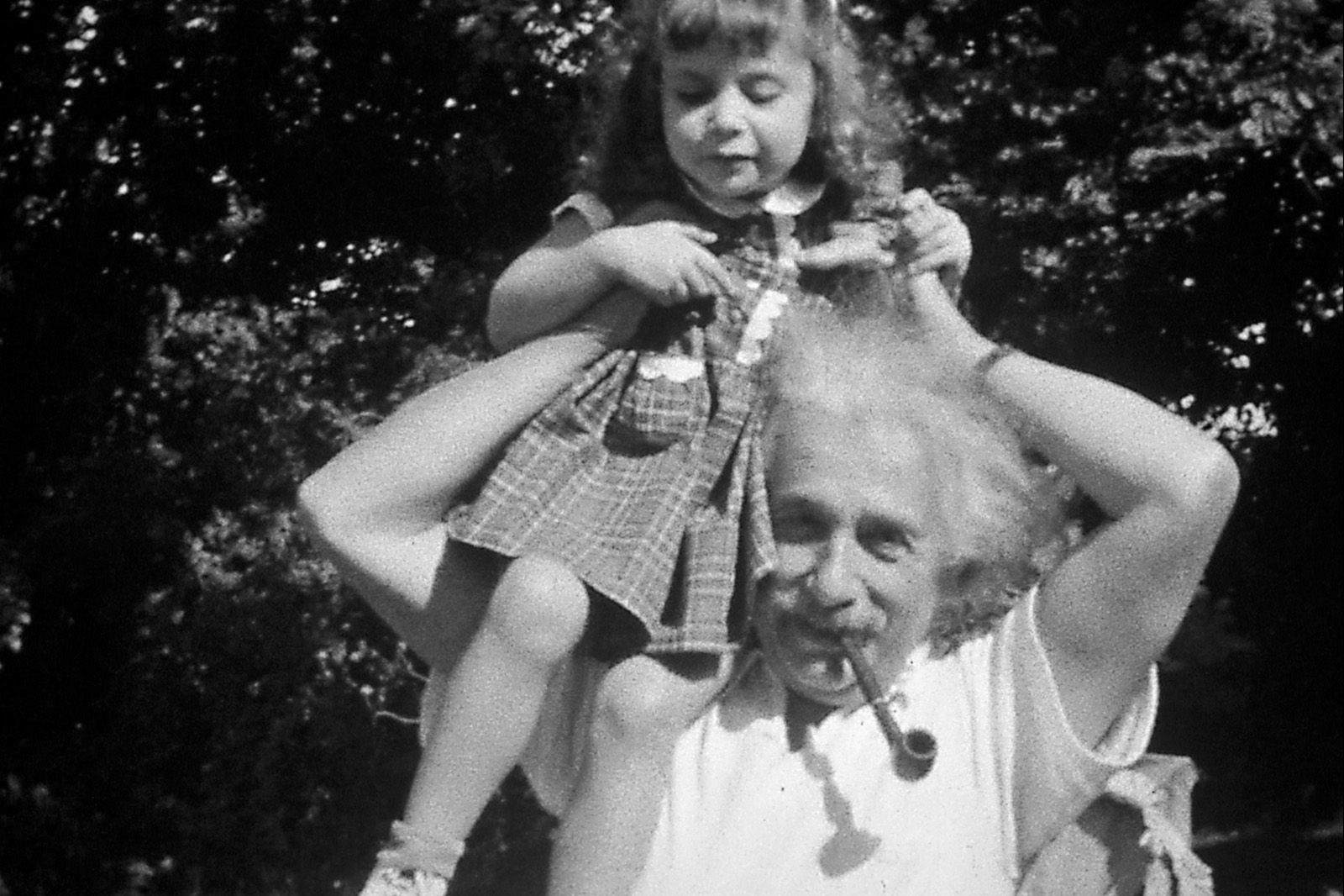 Photo du film Einstein et la bombe - Photo 18 sur 24 - AlloCiné
