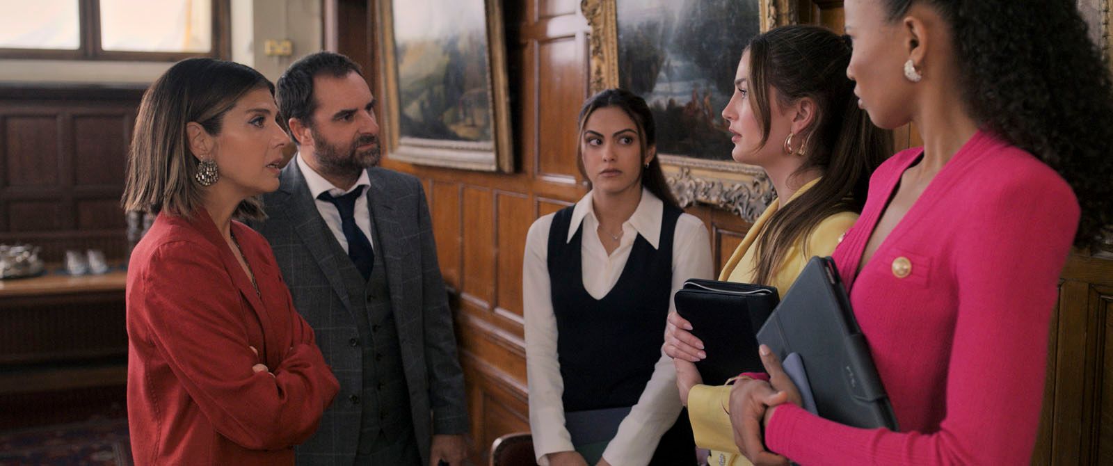 Photo de Camila Mendes - Surclassée : Photo Fola Evans-Akingbola ...