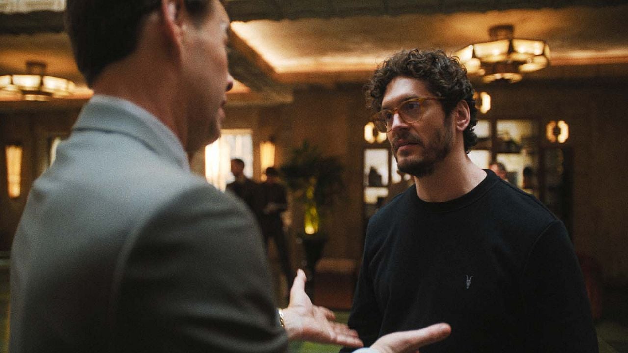 Photo de Ike Barinholtz - The Studio : Photo Parker Finn, Ike ...