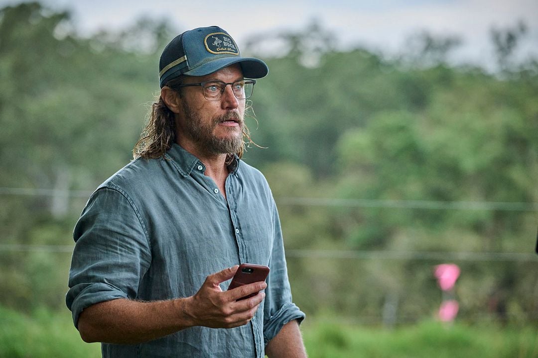 Photo de Travis Fimmel - Black Snow : Photo Travis Fimmel - Photo 0 sur ...