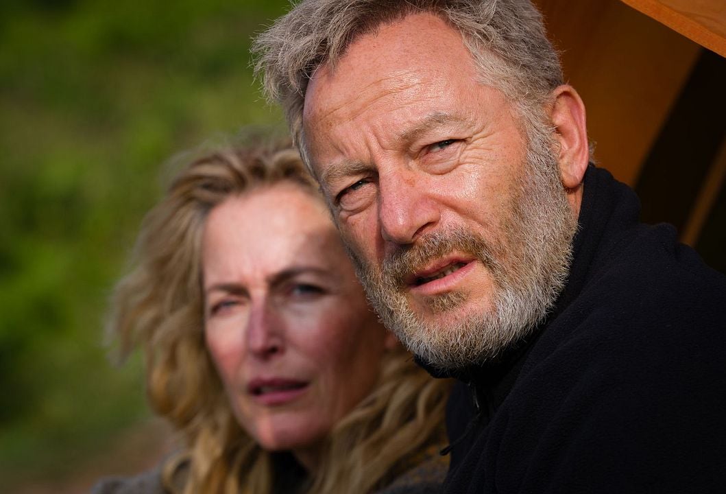 Photo de Gillian Anderson - The Salt Path : Photo Jason Isaacs, Gillian ...