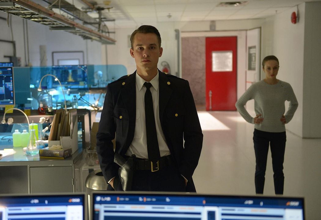 Wayward Pines : Wayward Pines : Photo Kacey Rohl, Tom Stevens - 8 sur ...