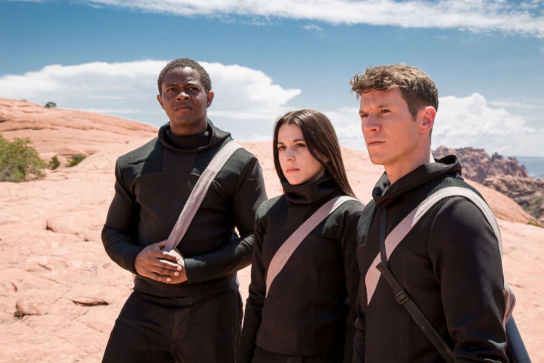 Extinct : Photo Yorke Fryer, Chad Michael Collins, Victoria Atkin - 6 ...