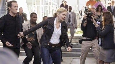 Poster V (2009) saison 1 - Affiche 20 sur 158 - AlloCiné