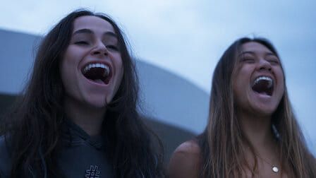 Poster Surviving Summer saison 1 - Affiche 21 sur 31 - AlloCiné