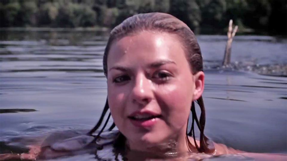 Trailer du film Beneath - Beneath Bande-annonce VO - AlloCiné