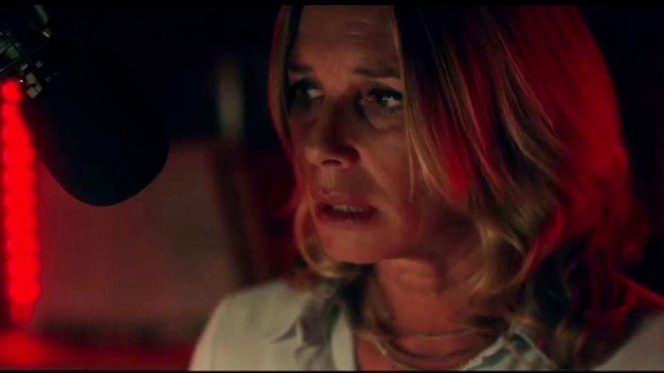 Trailer du film Dark Signal - Dark Signal Bande-annonce VO - AlloCiné